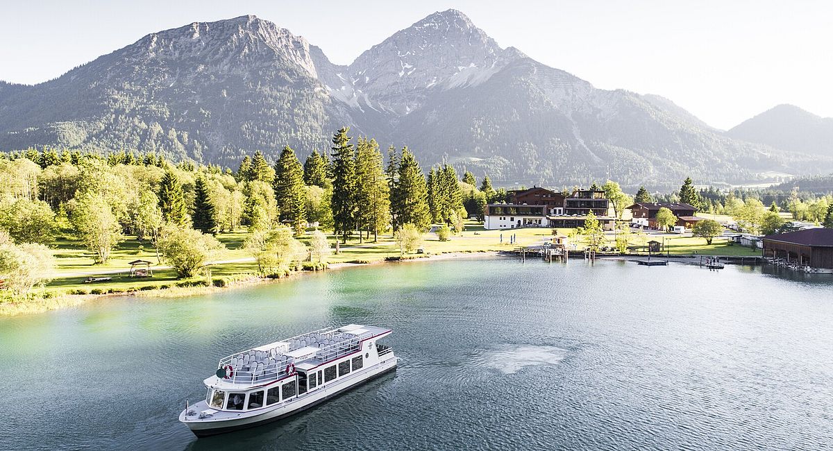 Schifffahrt am Heiterwanger See ~ Hotel Fischer am See